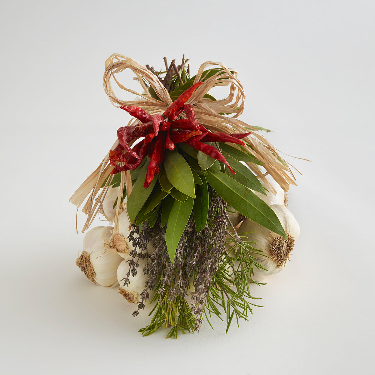 Garlic Herb Swag with Chilis & Raffia – McFadden Family Vineyard & Farm